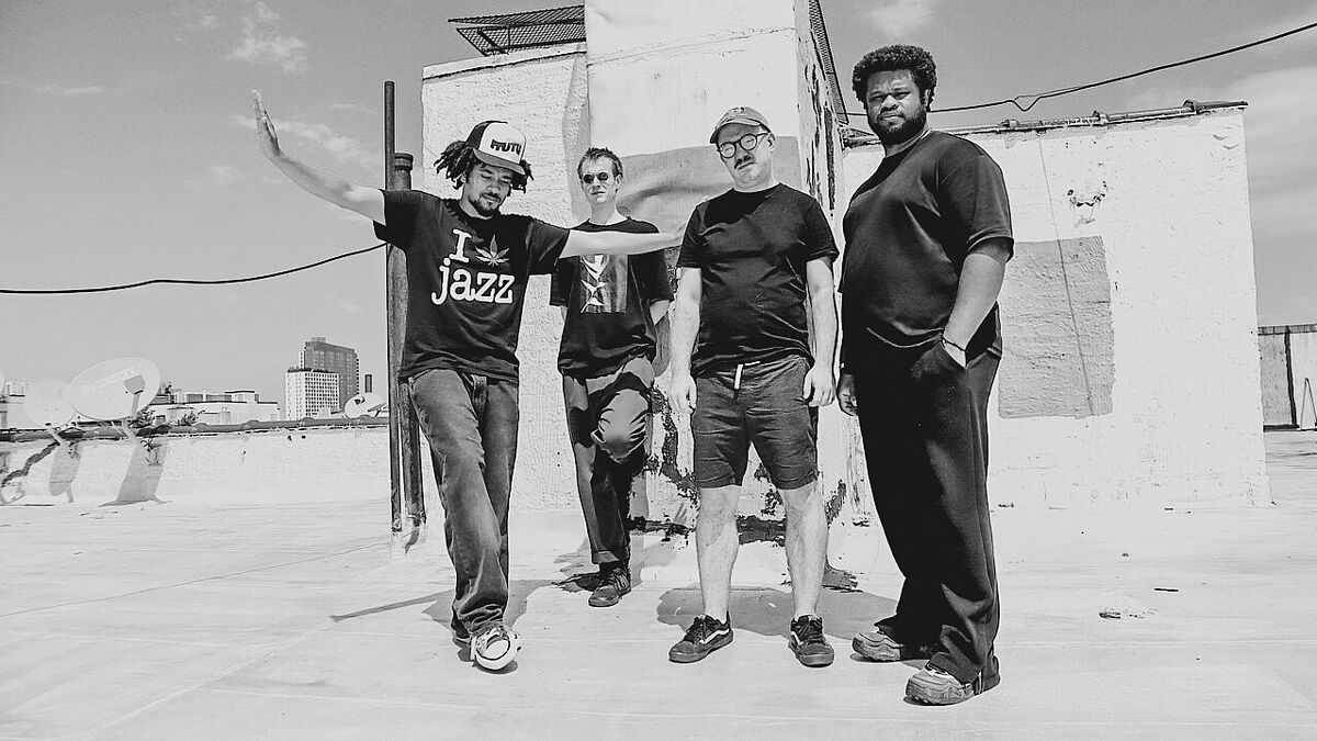 Doppelkonzert: WRENS + Marek Johnson